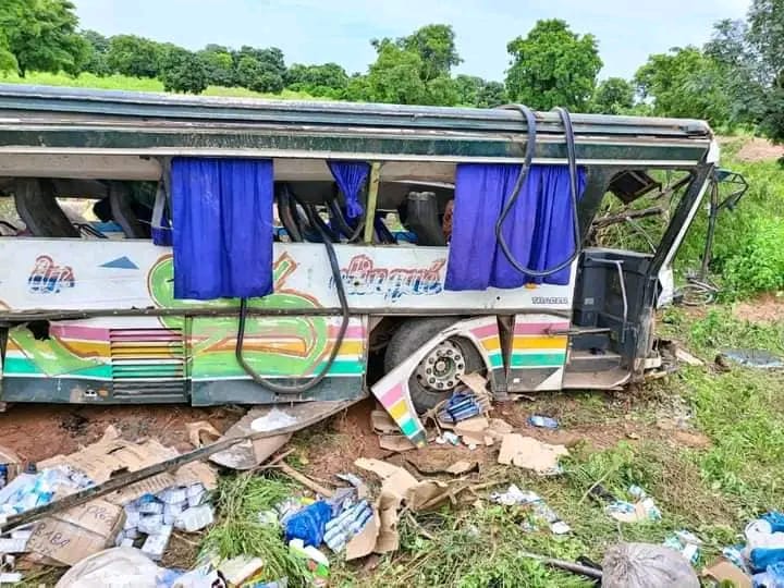 accident bus car - Baobab Presse